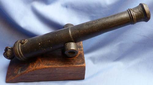 C.1770 Dutch VOC Lantaka Bronze Cannon